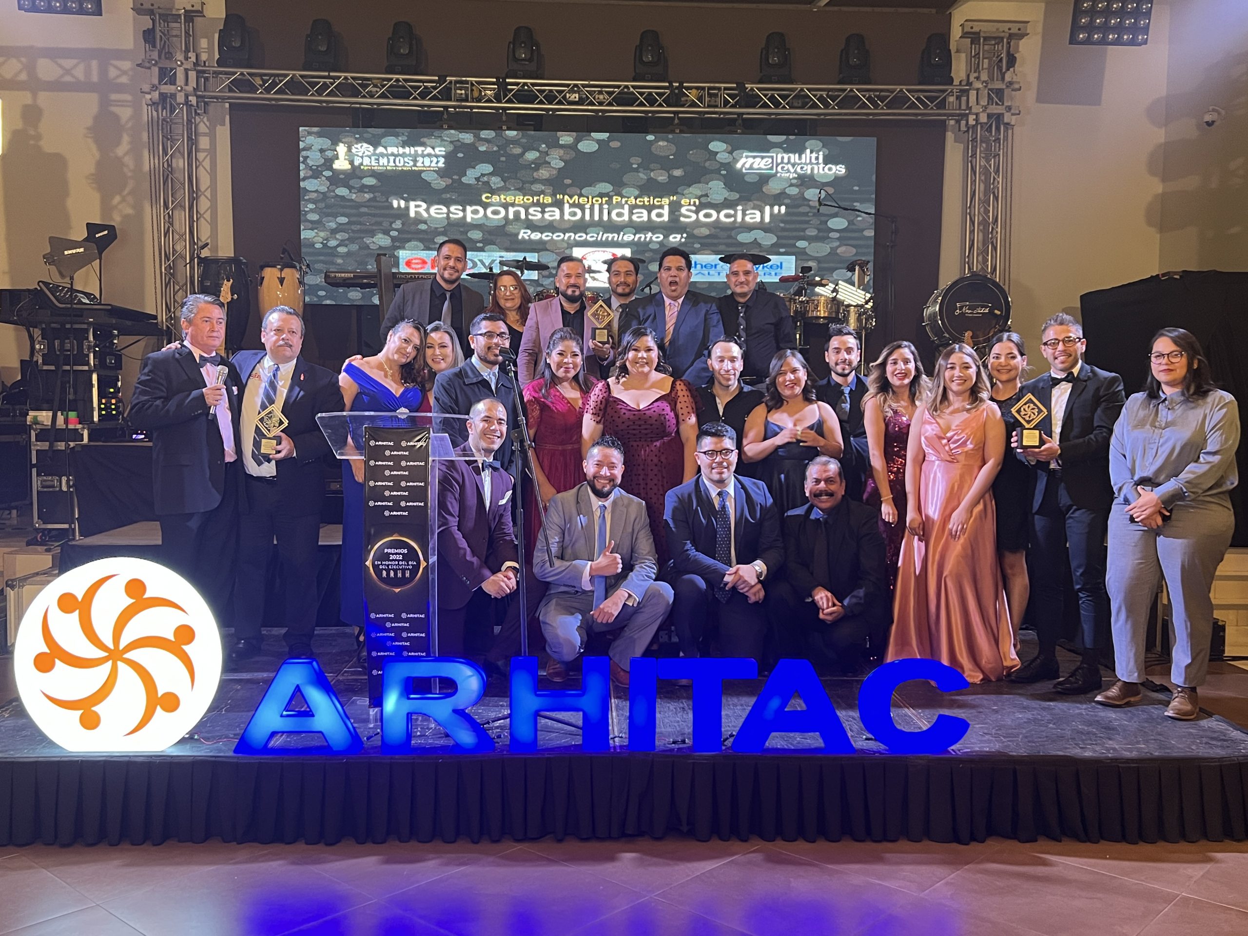 Entregan por primera vez “Premios Arhitac” a los mejores ejecutivos de ...